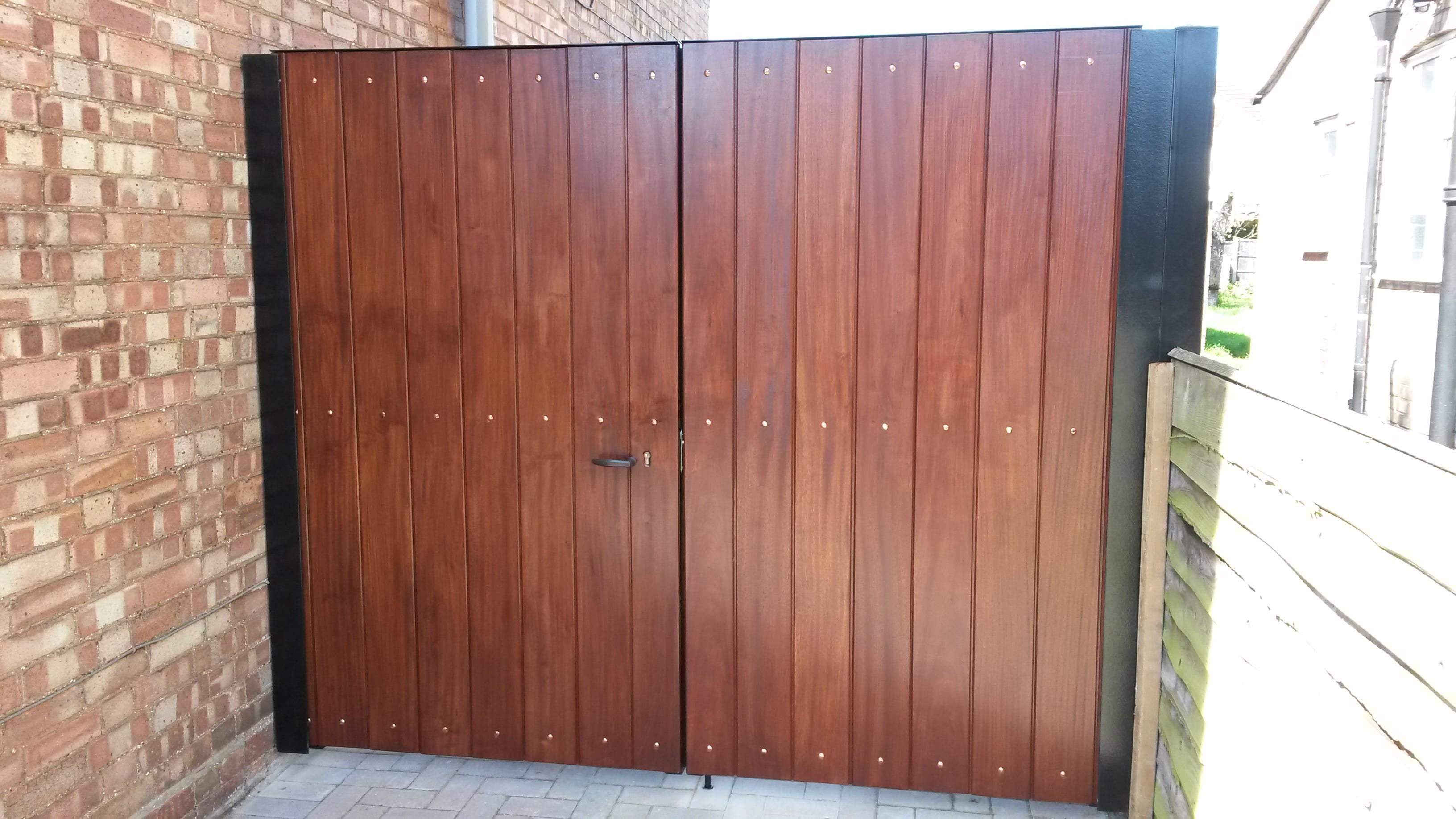 Electric Gates in Bedford & Milton Keynes | RS EngineeringRS Engineering